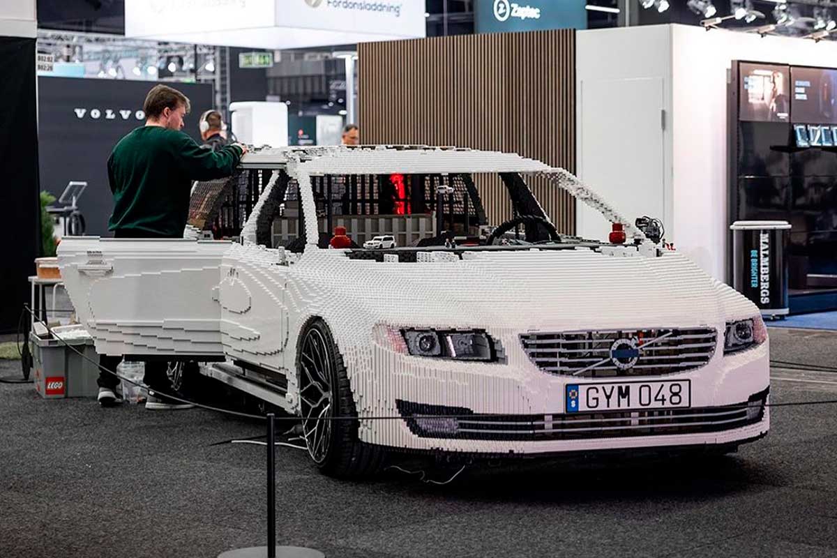 Volvo V70 собрали из Lego в натуральную величину – посмотрите, как он ездит | tochka.by