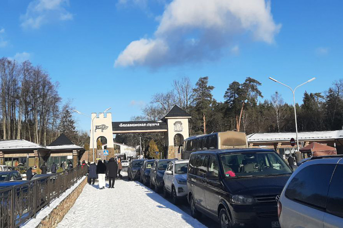 Километровая очередь: к чему быть готовым в резиденции Деда Мороза | tochka.by